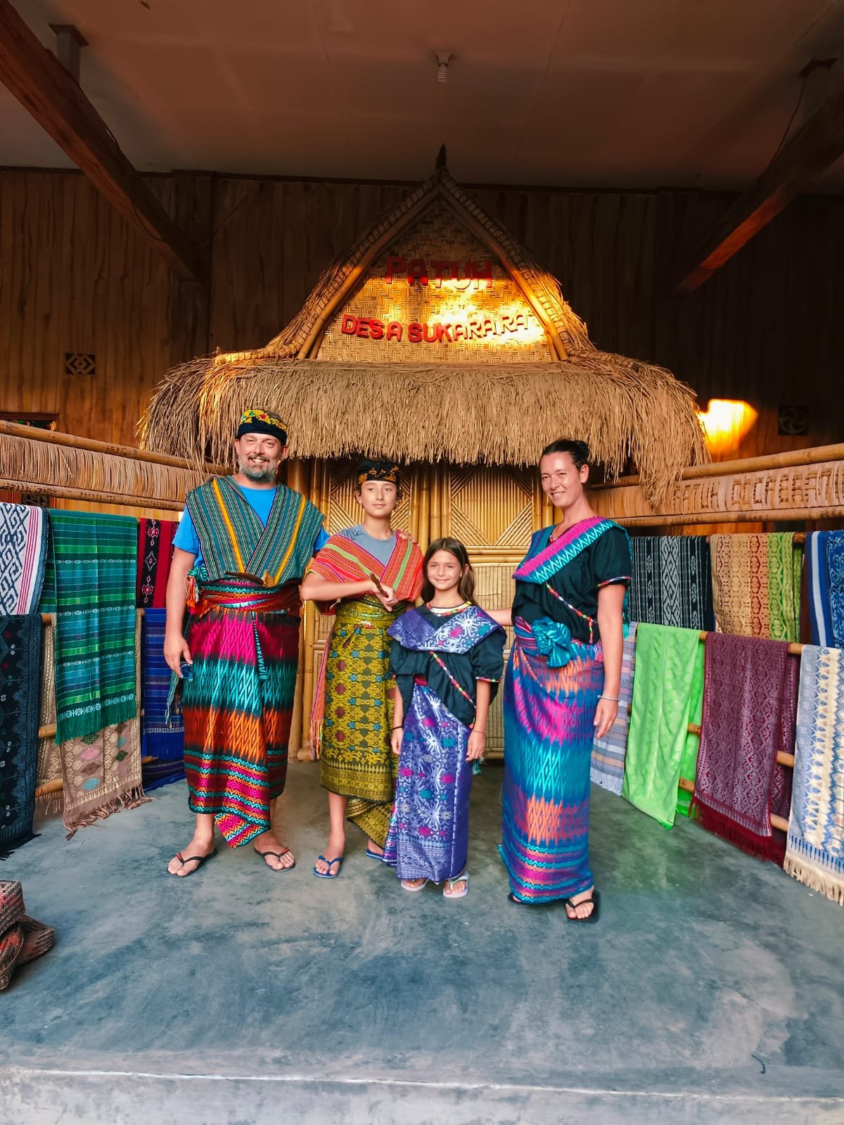 Bale Lombok Travelin.ID - Tour & Travel Lombok