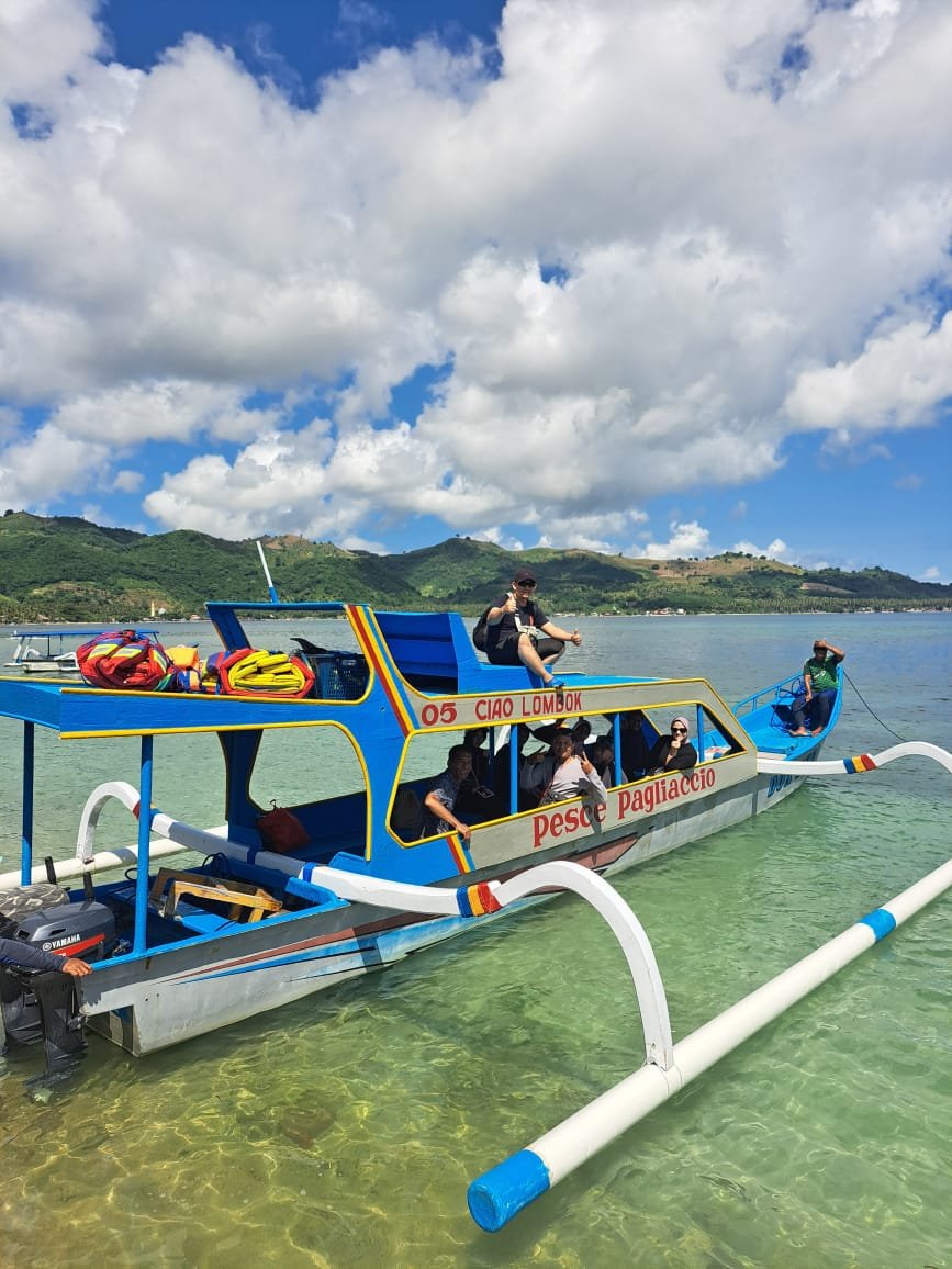 Bale Lombok Travelin.ID - Tour & Travel Lombok